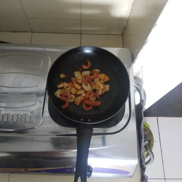 Resep Balado Sosis dan Otak - Otak Sederhana Rumahan di Yummy App