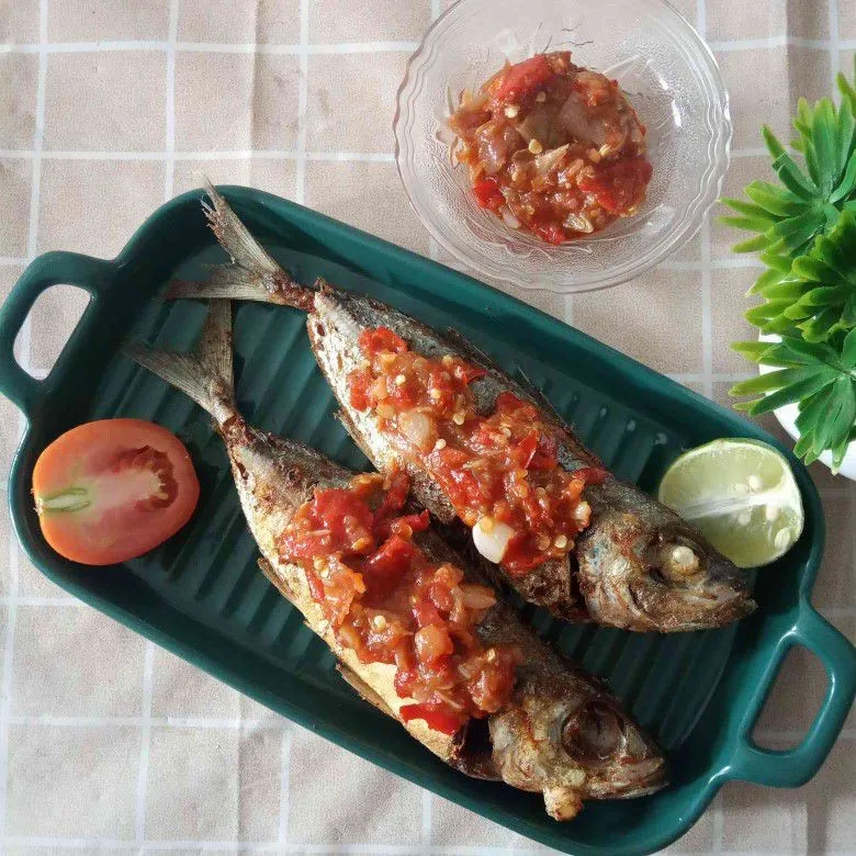 Resep Ikan Kembung Goreng Sambal Bajak Sederhana Rumahan di Yummy App Resep Ikan Kembung Goreng Sambal Bajak Sederhana Rumahan di Yummy App