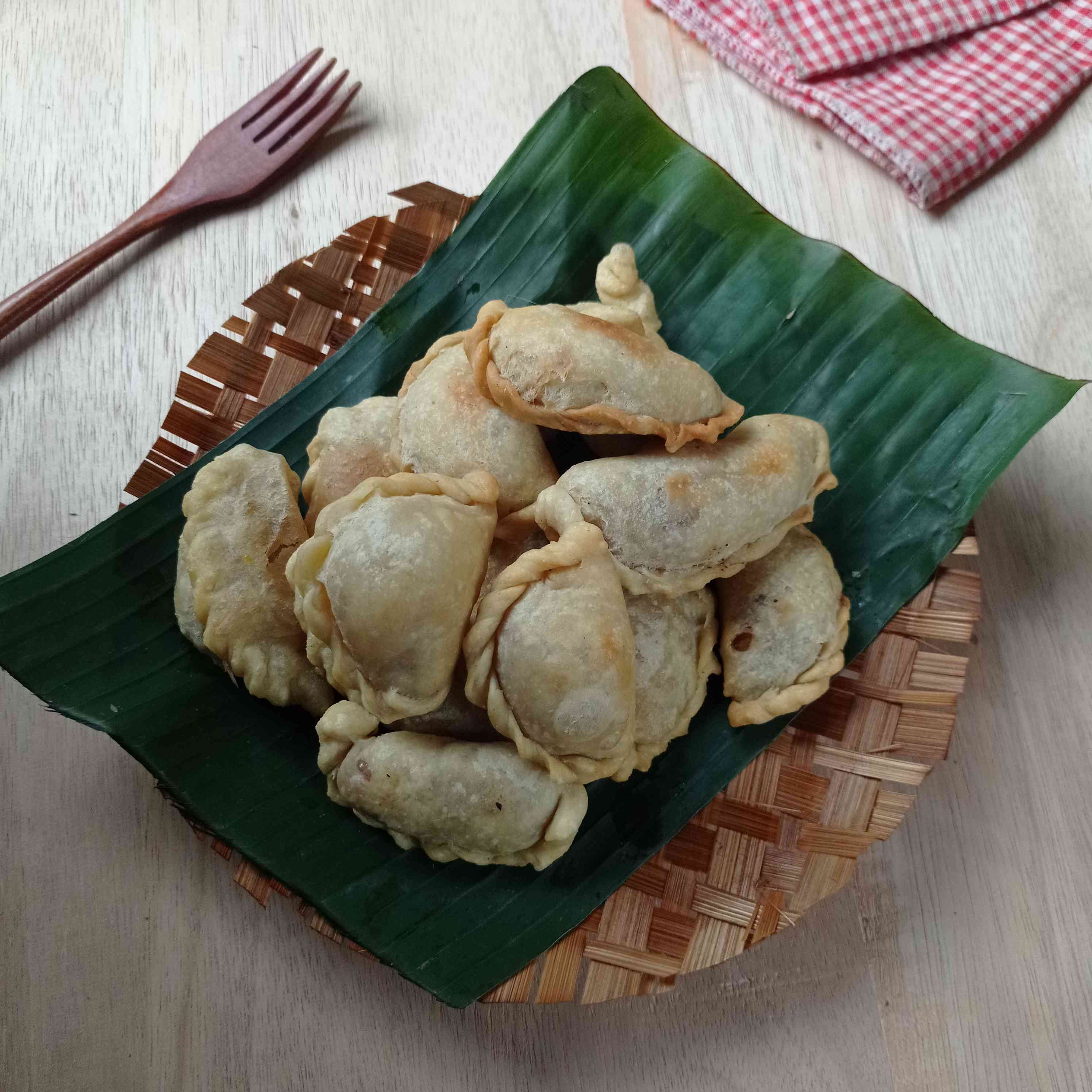Resep Pastel pisang kayu manis Sederhana Rumahan di Yummy App