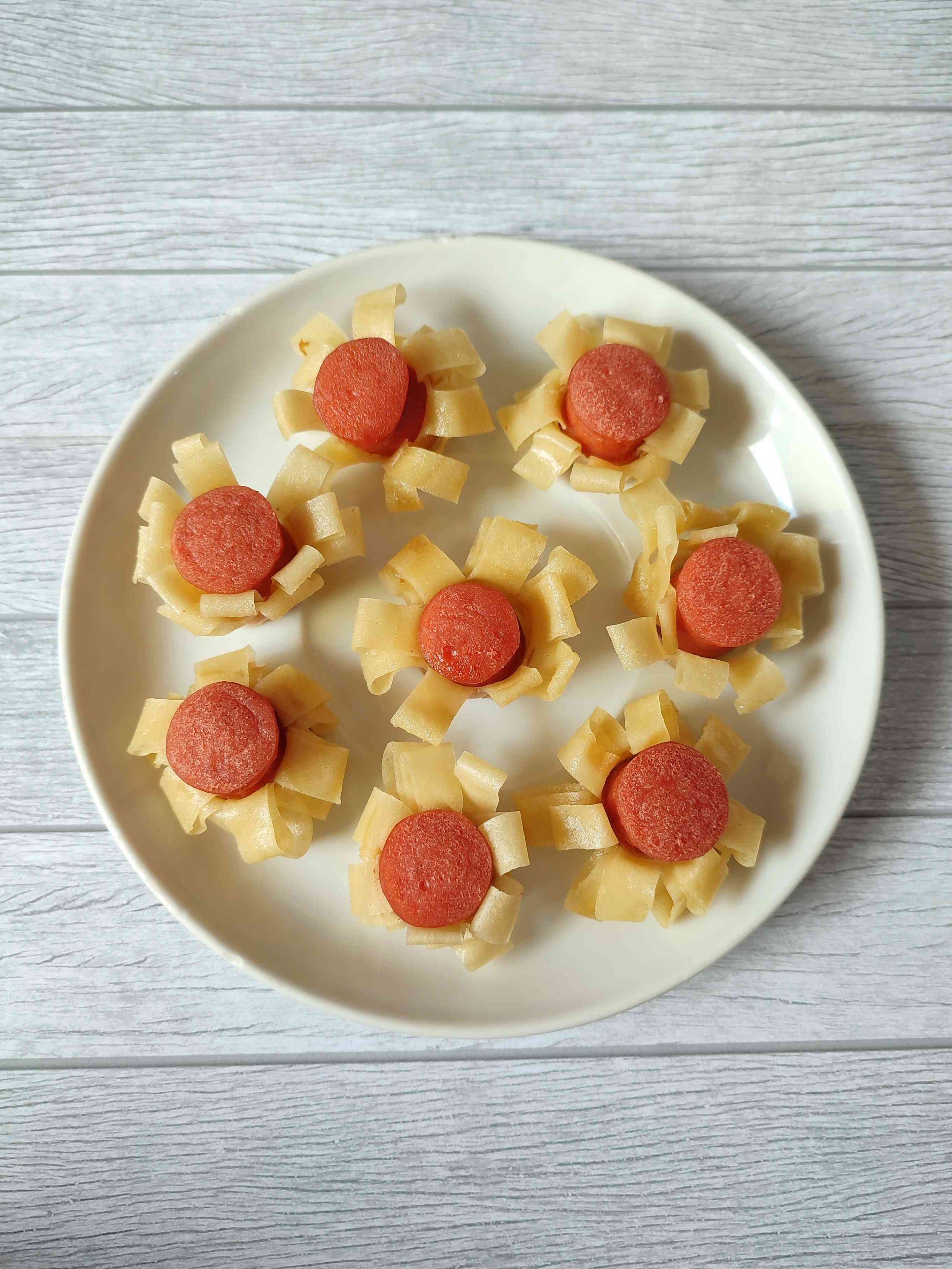 Resep Bunga Sosis Lumpia Sederhana Rumahan di Yummy App