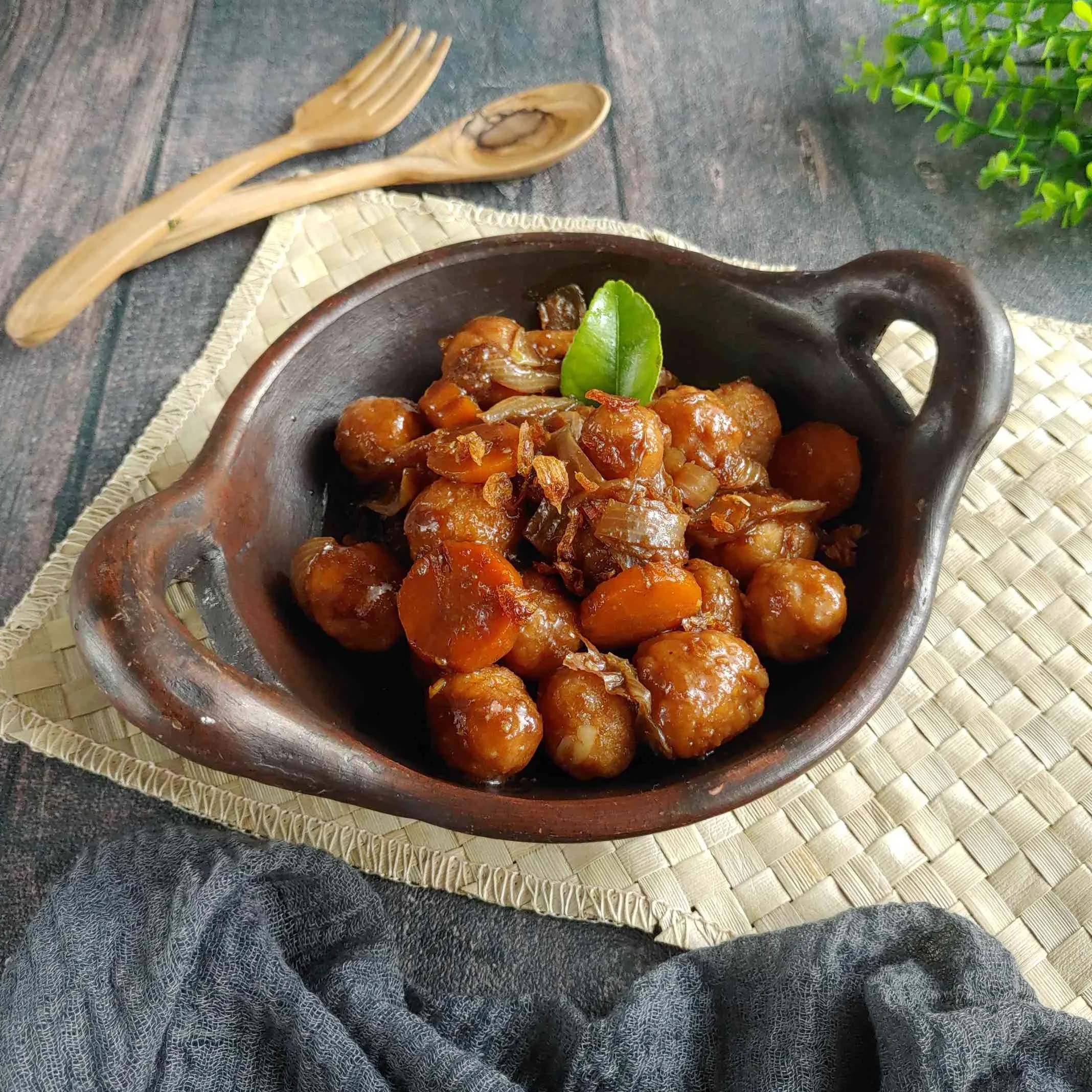 Resep Semur Bola bola Daging Sapi Sederhana Rumahan di Yummy App