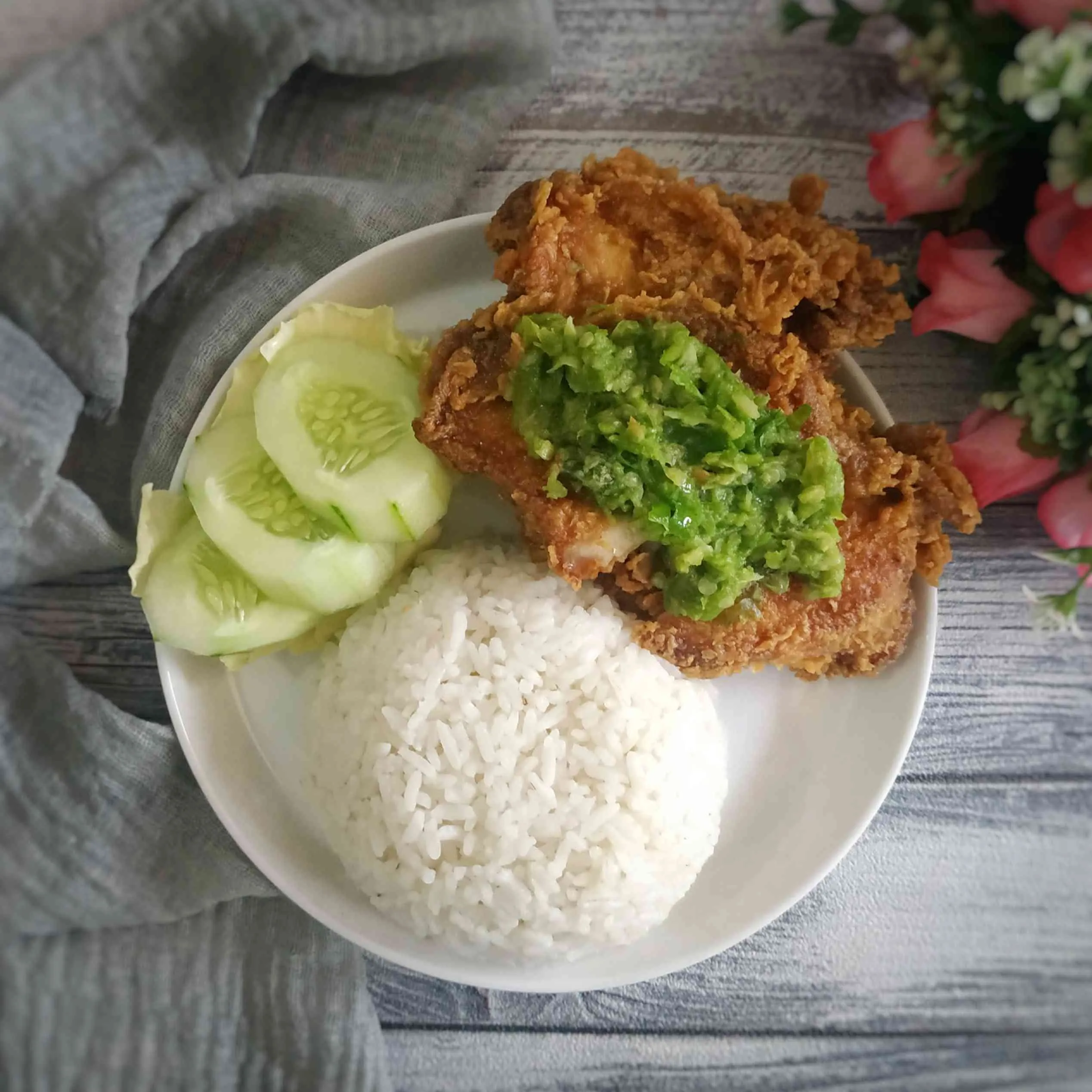 Resep Ayam Geprek Sambal Ijo Sederhana Rumahan di Yummy App