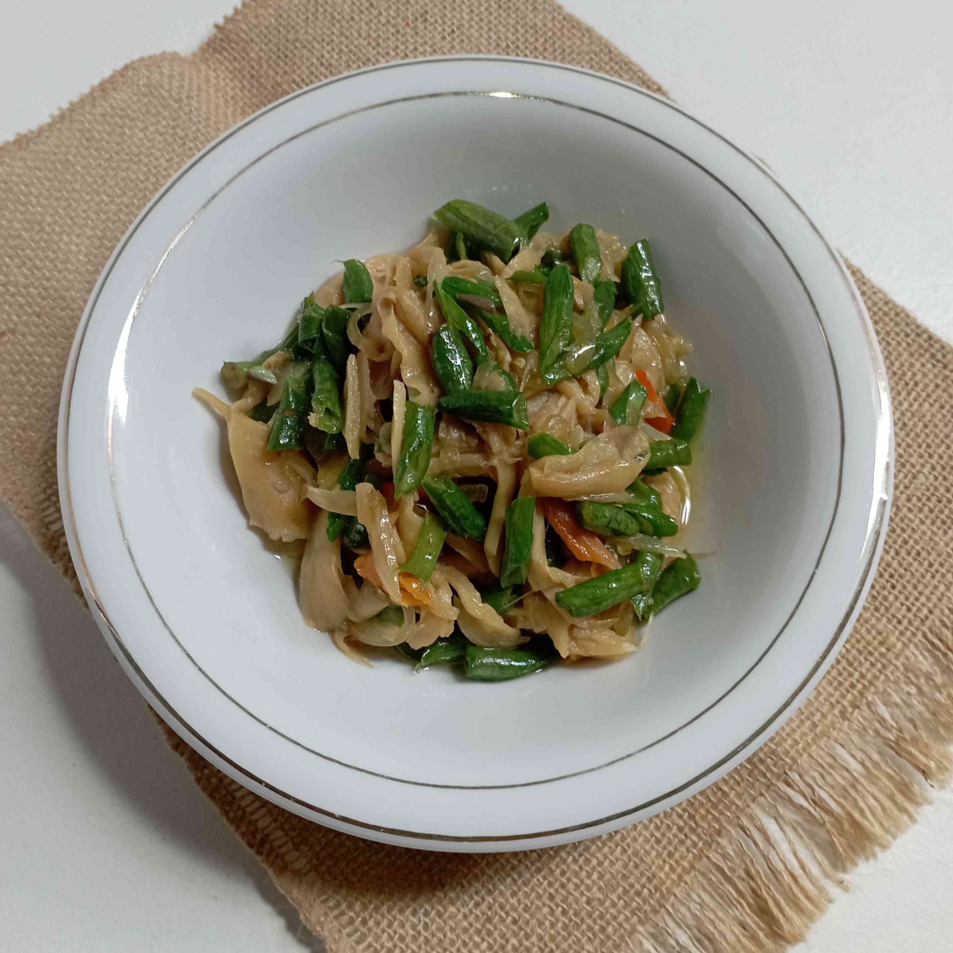 Resep Tumis Jamur Mix Kacang Panjang Sederhana Rumahan di Yummy App