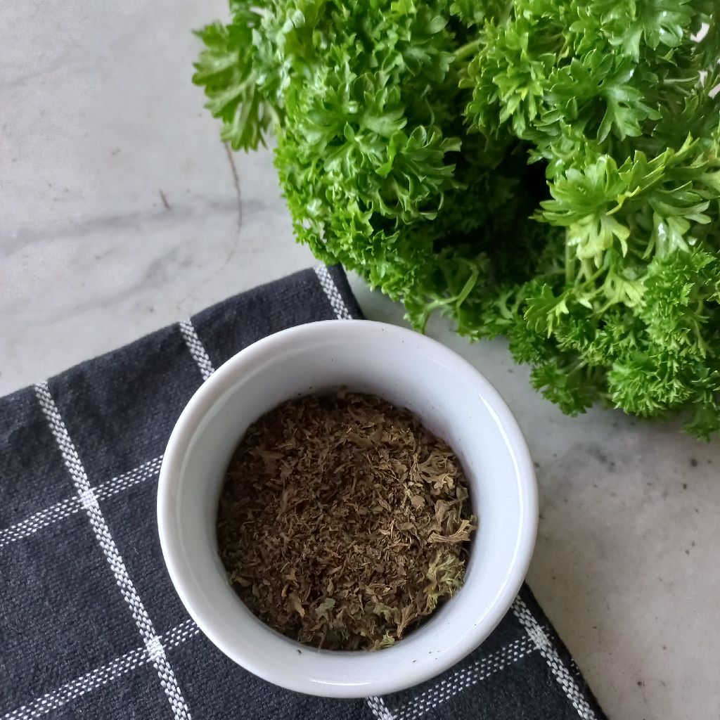 Resep Daun Peterseli Kering ( Parsley ) Sederhana Rumahan di Yummy App
