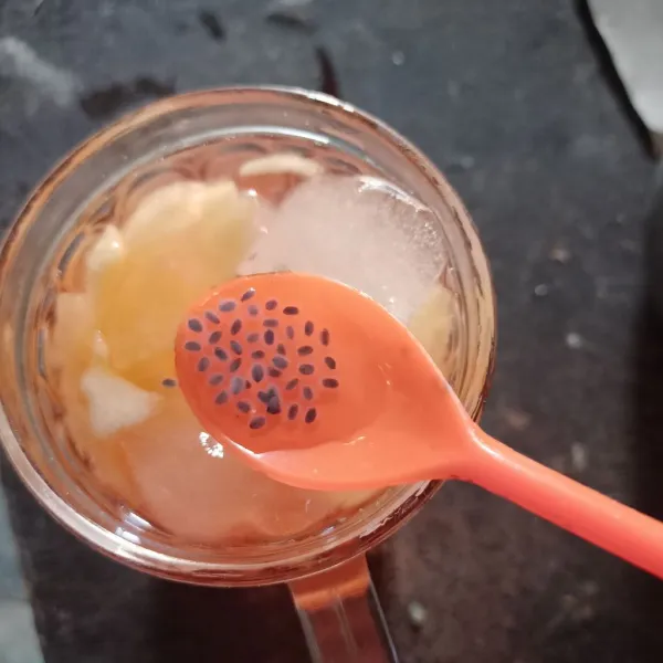 Resep Es Garbis Selasih Sederhana Rumahan di Yummy App