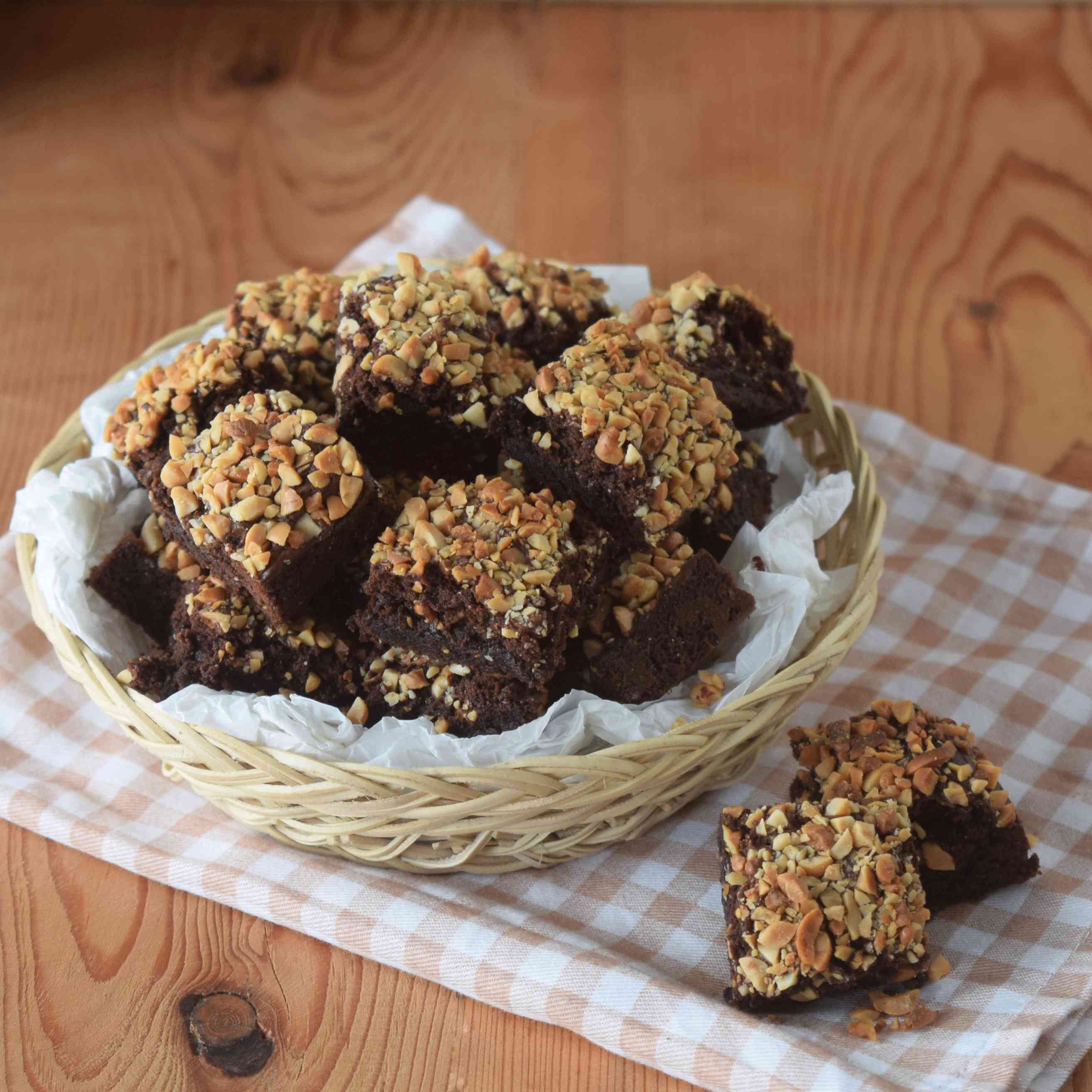 Resep Brownies Kopi Topping Kacang Sederhana Rumahan di Yummy App