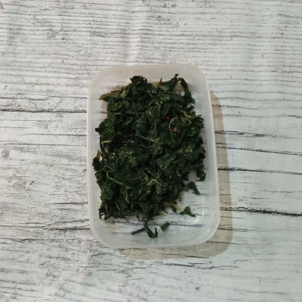 Resep Tumis Daun Singkong Ikan Teri Sederhana Rumahan di Yummy App Resep Tumis Daun Singkong Ikan Teri Sederhana Rumahan di Yummy App