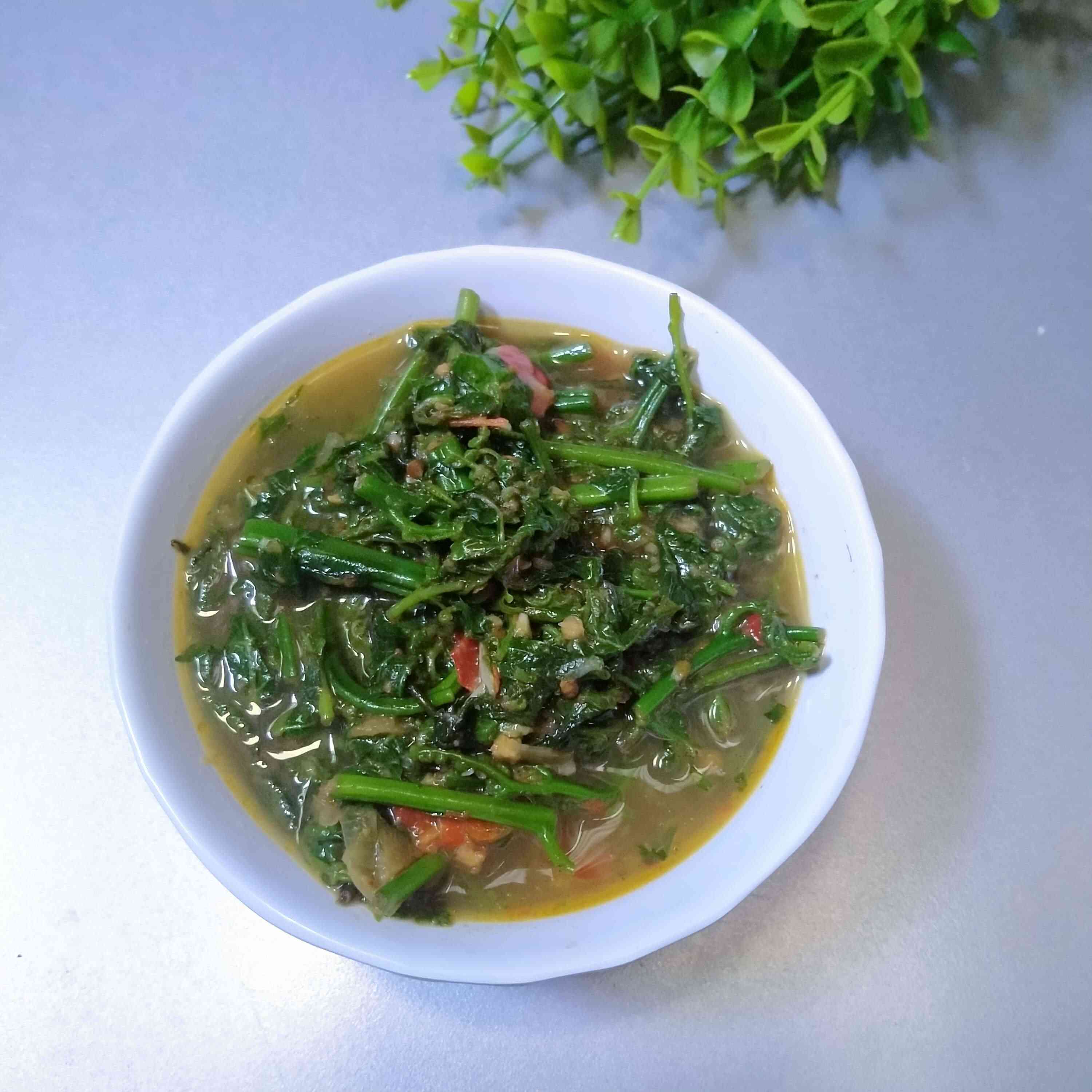 Resep Tumis Pakis Sederhana Sederhana Rumahan di Yummy App