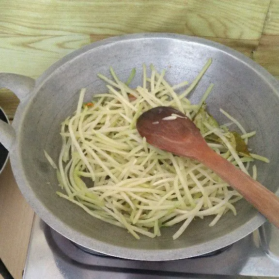 Resep Oseng Labu Siam Pedas Manis Sederhana Rumahan di Yummy App