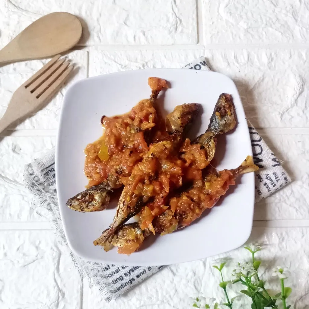 Resep Ikan Layang Bumbu Tomat Sederhana Rumahan Di Yummy App