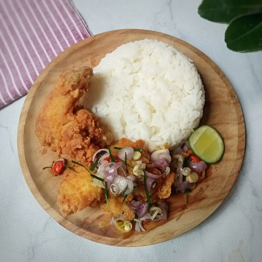 Resep Ayam Goreng Tepung Sambal Matah Sederhana Rumahan di Yummy App Resep Ayam Goreng Tepung Sambal Matah Sederhana Rumahan di Yummy App