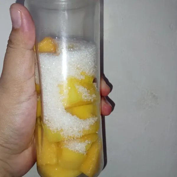 Resep Mango Strawberry Float Juice Sederhana Rumahan di Yummy App