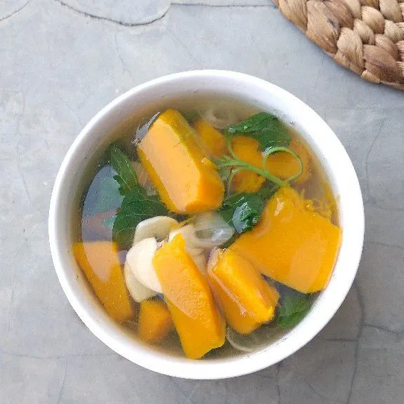 Resep Sayur Bening Labu Kuning Bayam Sederhana Rumahan di Yummy App