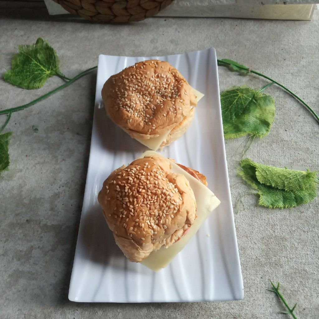Resep Burger Keju Slices Pedas Sederhana Rumahan di Yummy App
