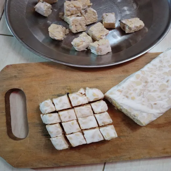 Resep Tempe Dadu Bumbu Kemiri Sederhana Rumahan di Yummy App