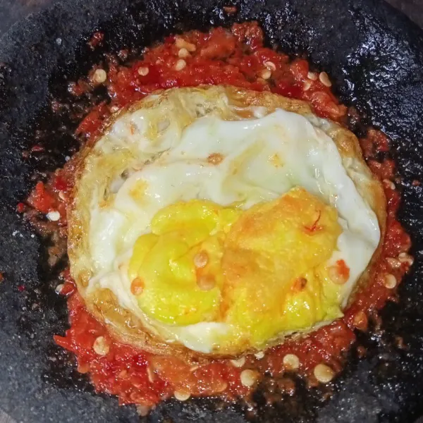 Resep Telur Ceplok Penyet Sambal Goang Sederhana Rumahan di Yummy App