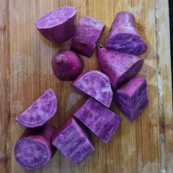 Resep Ubi Ungu Rebus Sederhana Rumahan di Yummy App