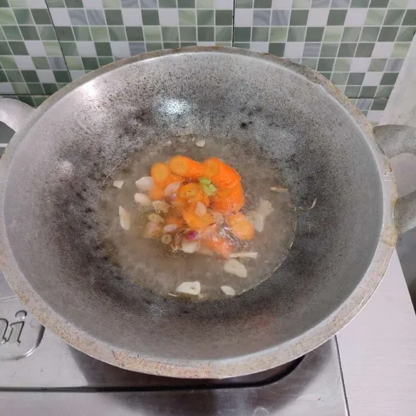 Resep Sayur Kuah Kol dan Wortel Sederhana Rumahan di Yummy App