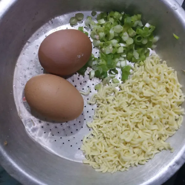 Resep Dadar Mie Melebar Sederhana Rumahan di Yummy App