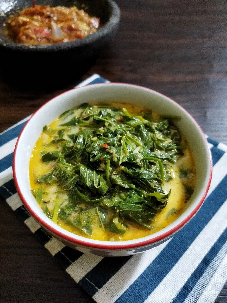Resep Daun Singkong Masak Santan Sederhana Rumahan di Yummy App Resep Daun Singkong Masak Santan Sederhana Rumahan di Yummy App