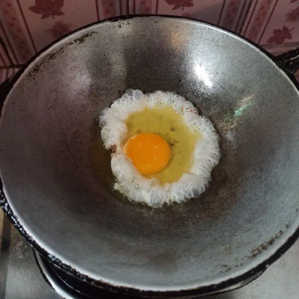 Resep Penyetan Telur Ceplok Nugget Sederhana Rumahan di Yummy App