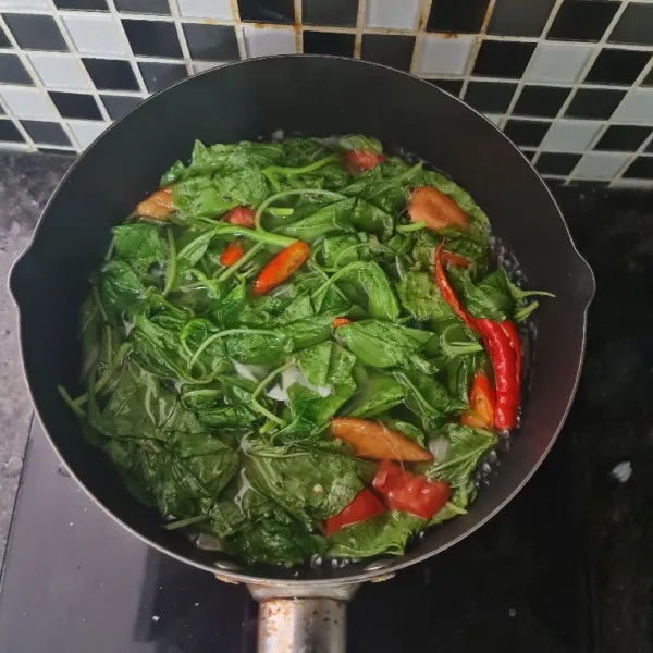 Resep Bayam Rebus Pedas Sederhana Rumahan Di Yummy App