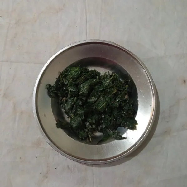 Resep Tumis Daun Singkong Sosis Sederhana Rumahan di Yummy App Resep Tumis Daun Singkong Sosis Sederhana Rumahan di Yummy App