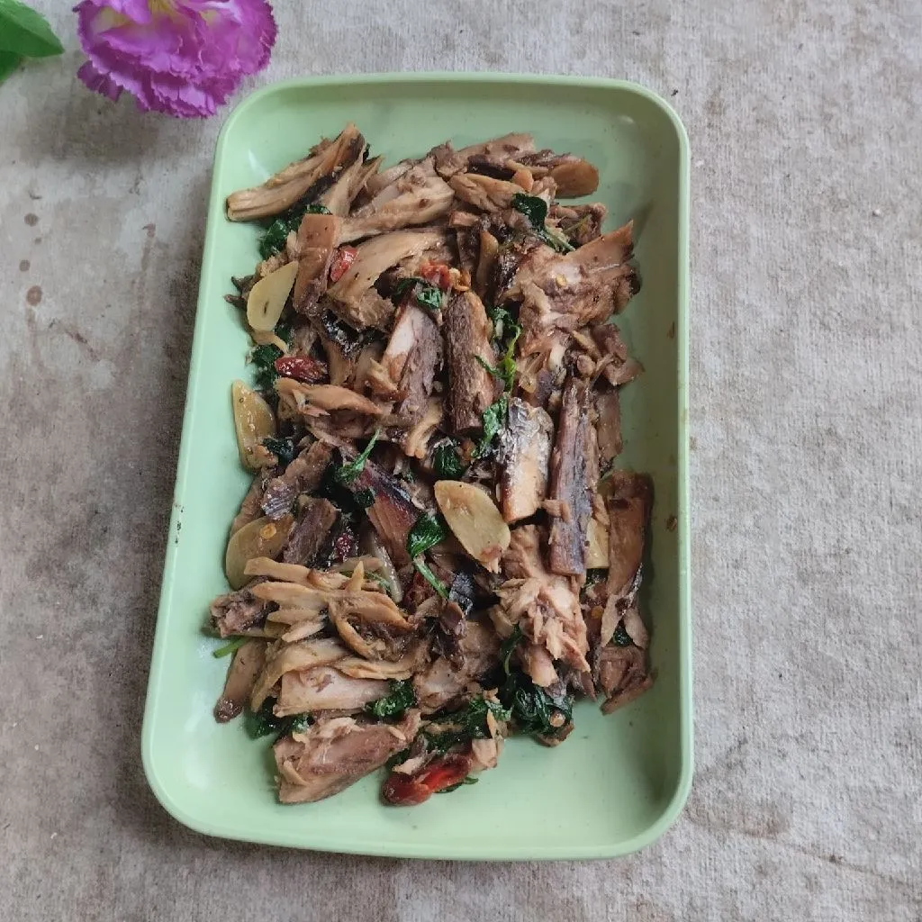Resep Ikan Asap Suwir Masak Kemangi Sederhana Rumahan Di Yummy App
