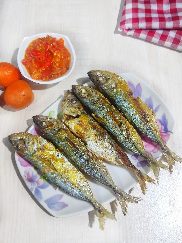 Resep Ikan Kembung Goreng Sambal Tomat Sederhana Rumahan di Yummy App Resep Ikan Kembung Goreng Sambal Tomat Sederhana Rumahan di Yummy App