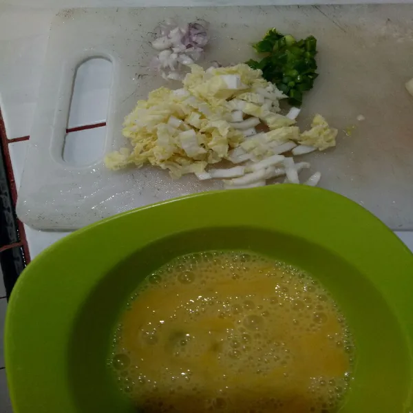Resep Dadar Sawi Putih Saus Pedas Manis Sederhana Rumahan Di Yummy App