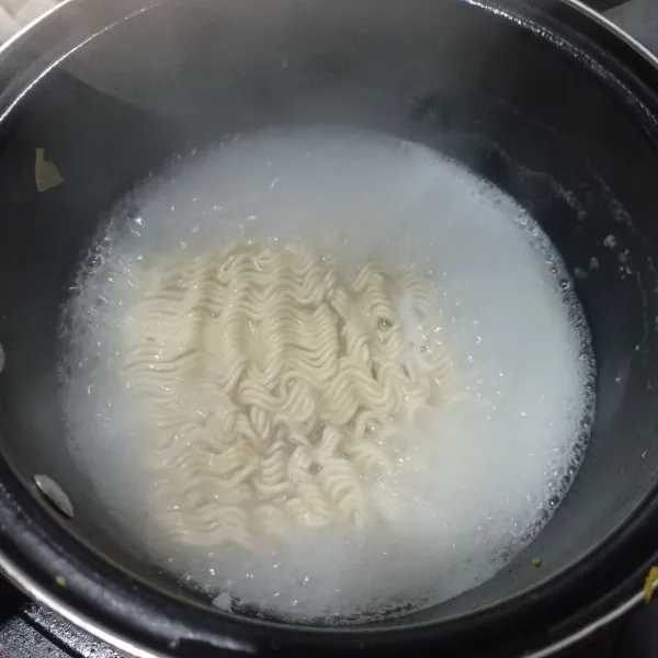 Resep Mie Goreng Ala Abang Adek Sederhana Rumahan di Yummy App