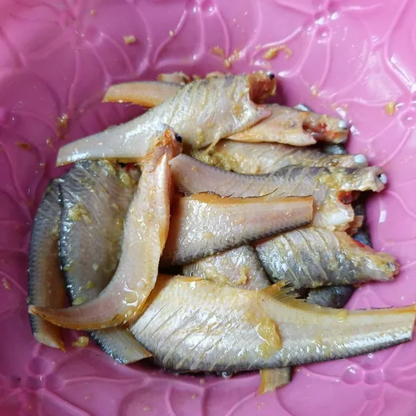 Resep Ikan Bulu Ayam Goreng Sederhana Rumahan di Yummy App