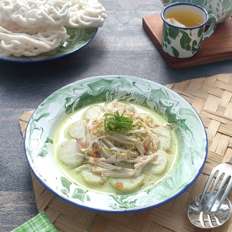 Resep Lontong Kare Ayam Suwir Sederhana Rumahan di Yummy App