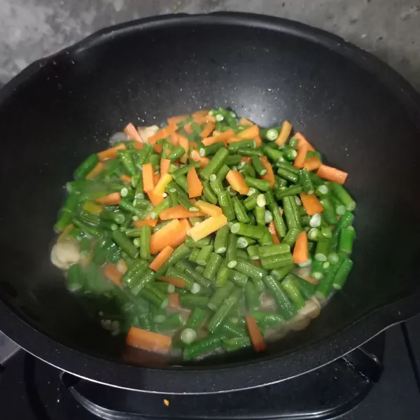 Resep Oseng Kacang Panjang dan Jamur Sederhana Rumahan di Yummy App