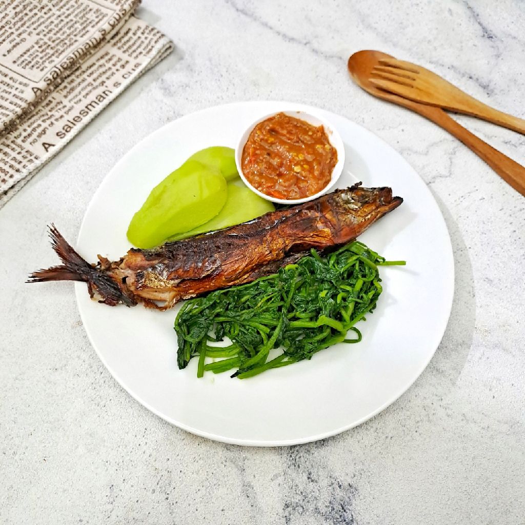 Resep Ikan Tongkol Asap Sambal Terasi Sederhana Rumahan di Yummy App