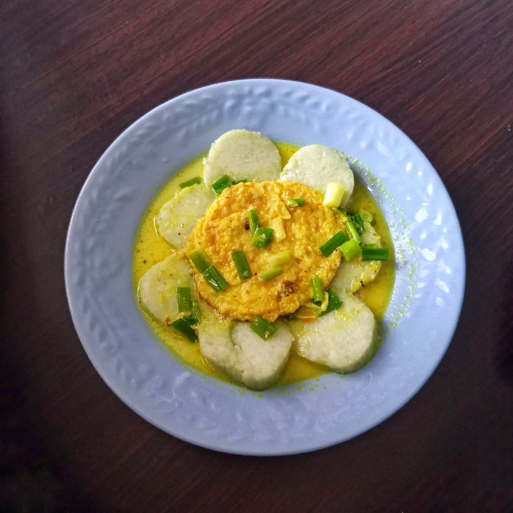 Resep Lontong Kare Telur Dadar Sederhana Rumahan di Yummy App