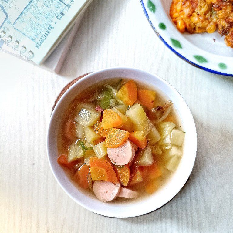 Resep Sop Wortel Sosis Kentang Sederhana Rumahan di Yummy App
