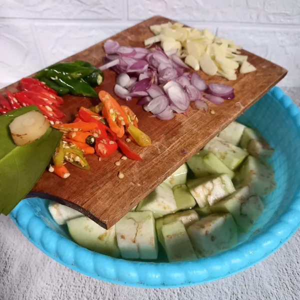 Resep Sayur Terong Pedas Sederhana Rumahan di Yummy App