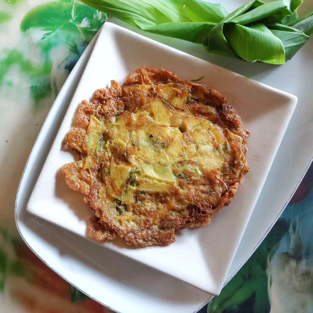 Resep Dadar Kentang Daun Kunyit Sederhana Rumahan di Yummy App