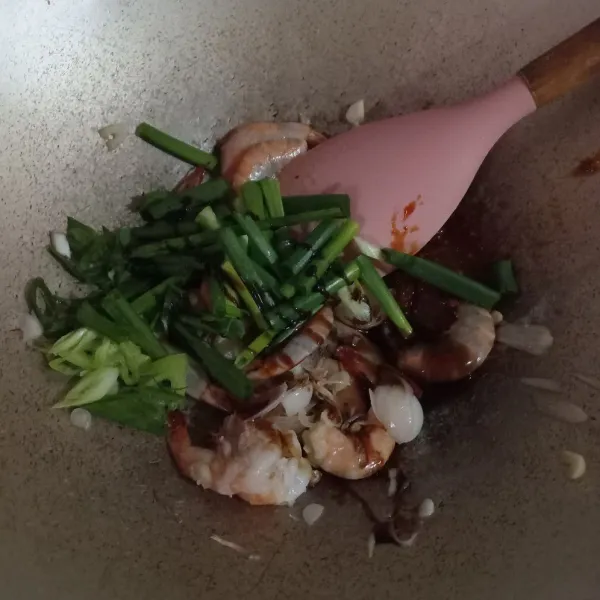 Resep Udang Kucai Manis Pedas Sederhana Rumahan di Yummy App