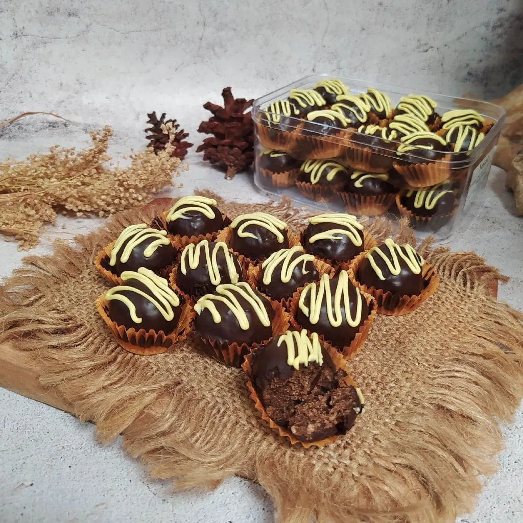 Resep Bola Coklat Biskuit Sederhana Rumahan dari Vhita Hani Resep Bola Coklat Biskuit Sederhana Rumahan dari Vhita Hani