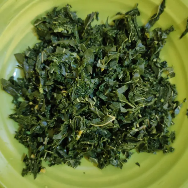 Resep Oseng Pedas Daun Singkong Sederhana Rumahan di Yummy App