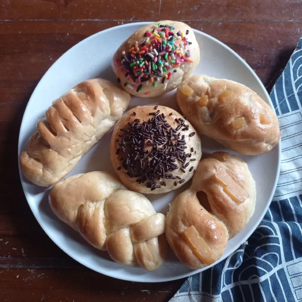 Resep Roti manis unyil Sederhana Rumahan di Yummy App