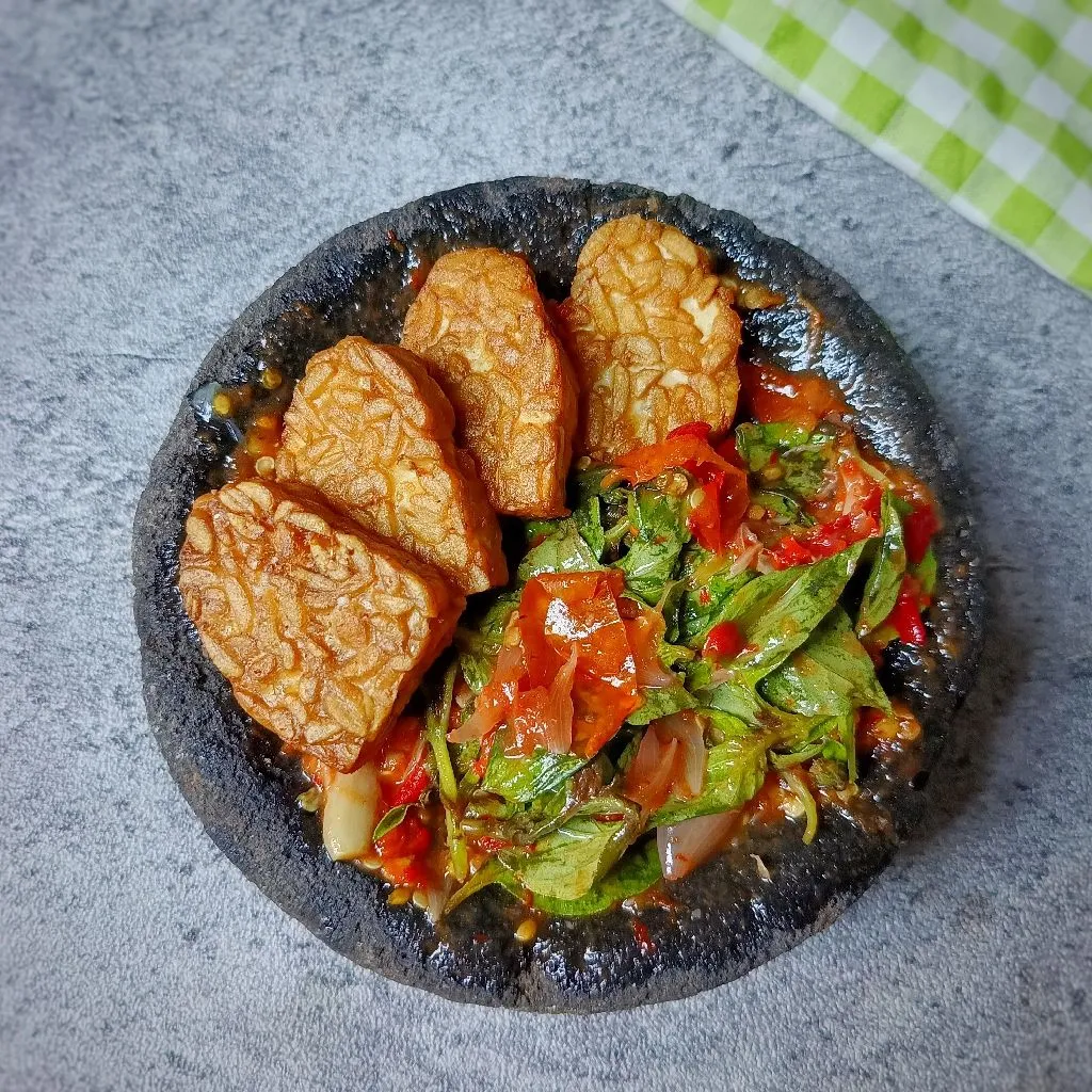Resep Tempe Penyet Sambal Kemangi Sederhana Rumahan Di Yummy App