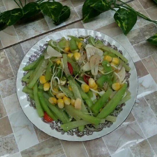 Resep Oseng Labu Siam Jagung Manis Taoge Sederhana Rumahan di Yummy App