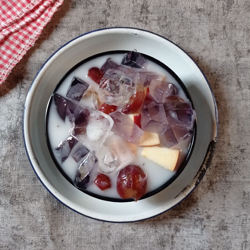 Resep Es jelly anggur apel susu Sederhana Rumahan dari Azsha Ramadhani