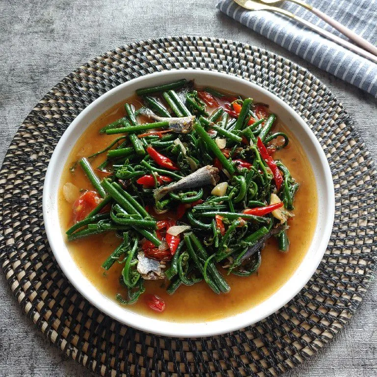 Resep Tumis Pakis Ikan Klotok Sederhana Rumahan Di Yummy App