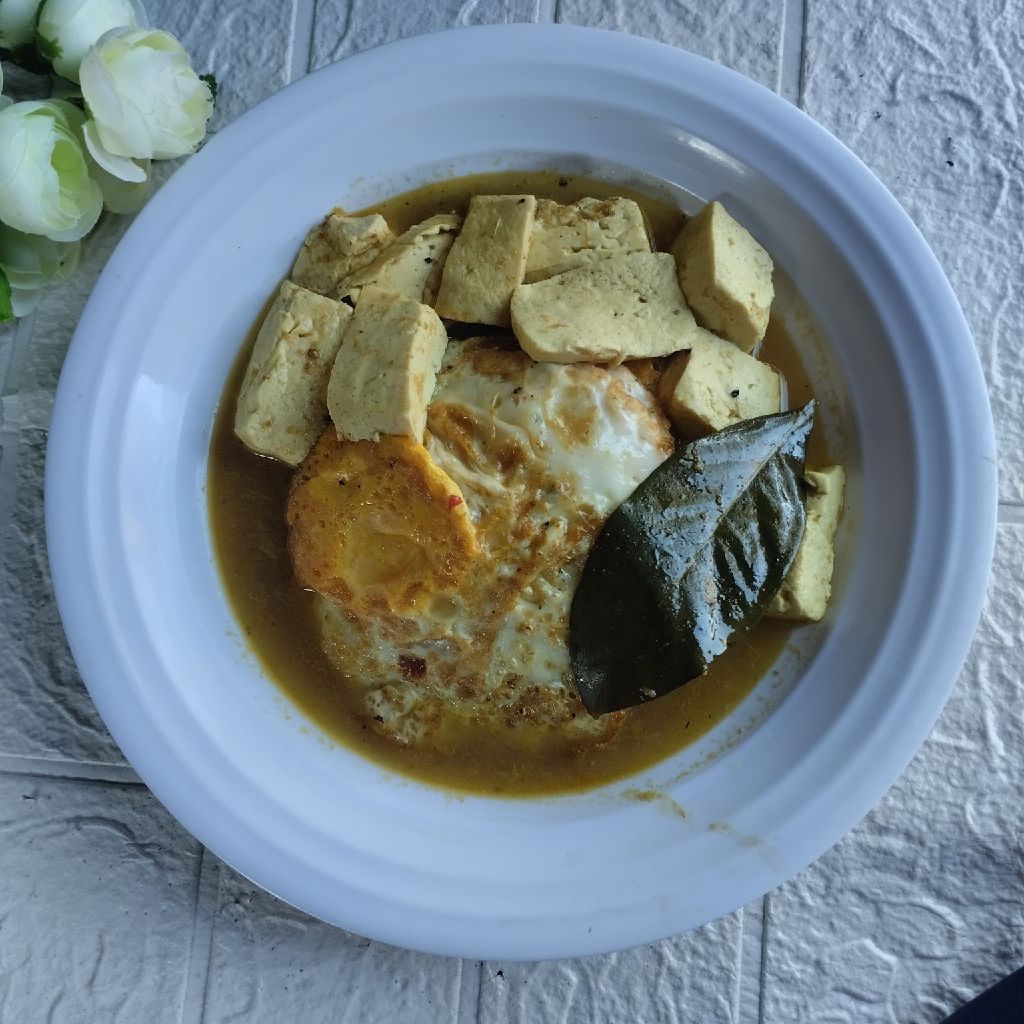 Resep Kare Tahu Putih Telur Ceplok Sederhana Rumahan dari Rayna Kitchen