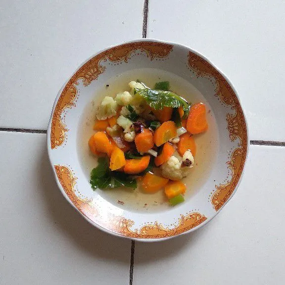 Resep Sayur Sop Wortel Daun Kembang Kol Sederhana Rumahan di Yummy App Resep Sayur Sop Wortel Daun Kembang Kol Sederhana Rumahan di Yummy App