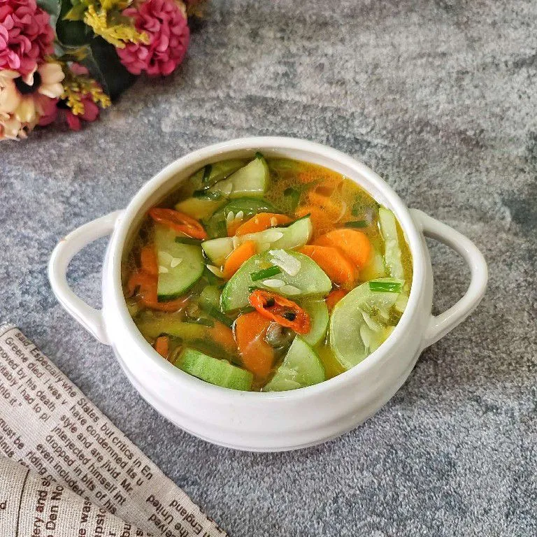 Resep Sayur Kuah Timun Wortel Daun Kucai Sederhana Rumahan di Yummy App